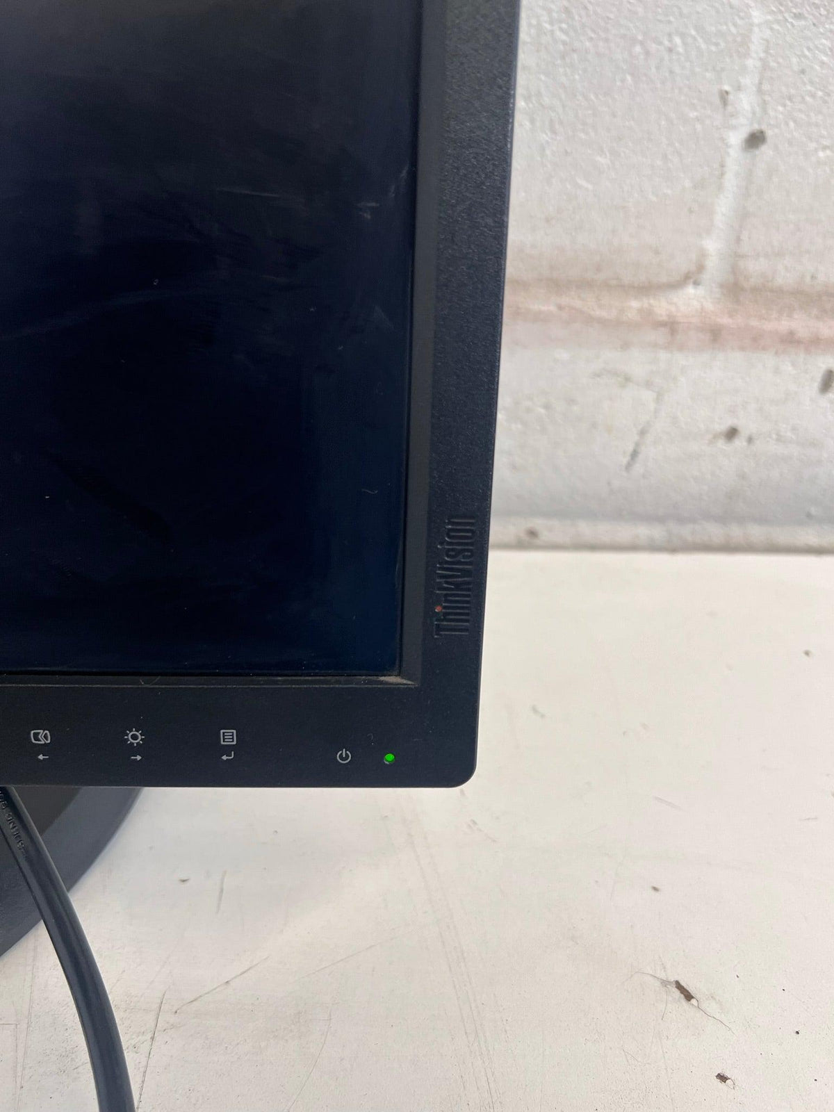 Lenovo ThinkVision 19 Inch Monitor - PRICE DROP | 2ndhandwarehouse.com