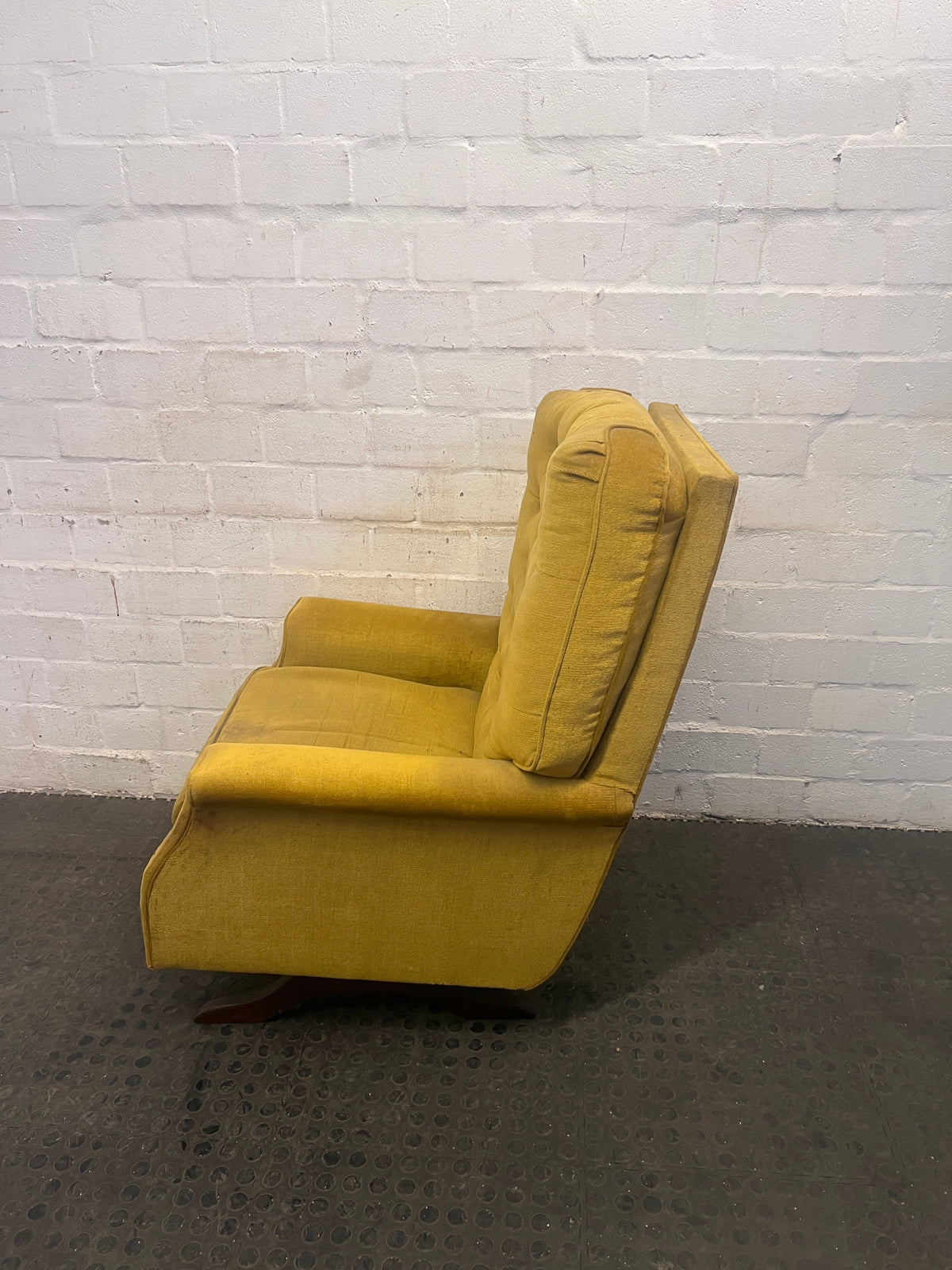 Mustard One Seater Couch - REDUCED | 2ndhandwarehouse.com