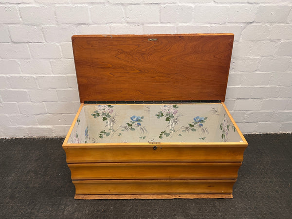 Pine Wooden Storage Kist | 2ndhandwarehouse.com